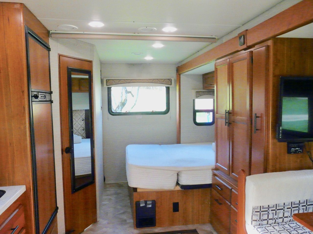 2017 Jayco Melbourne 24L - National Vehicle