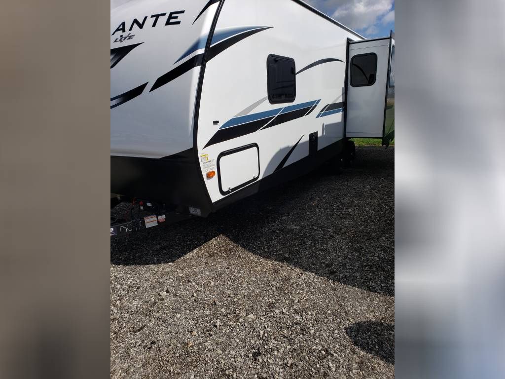 2022 Crossroads Volante 25RL - National Vehicle