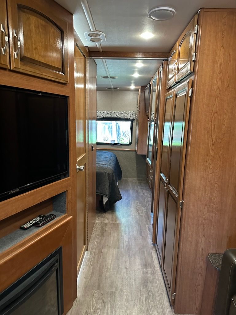 2018 Holiday Rambler Vacationer XE 32A - National Vehicle