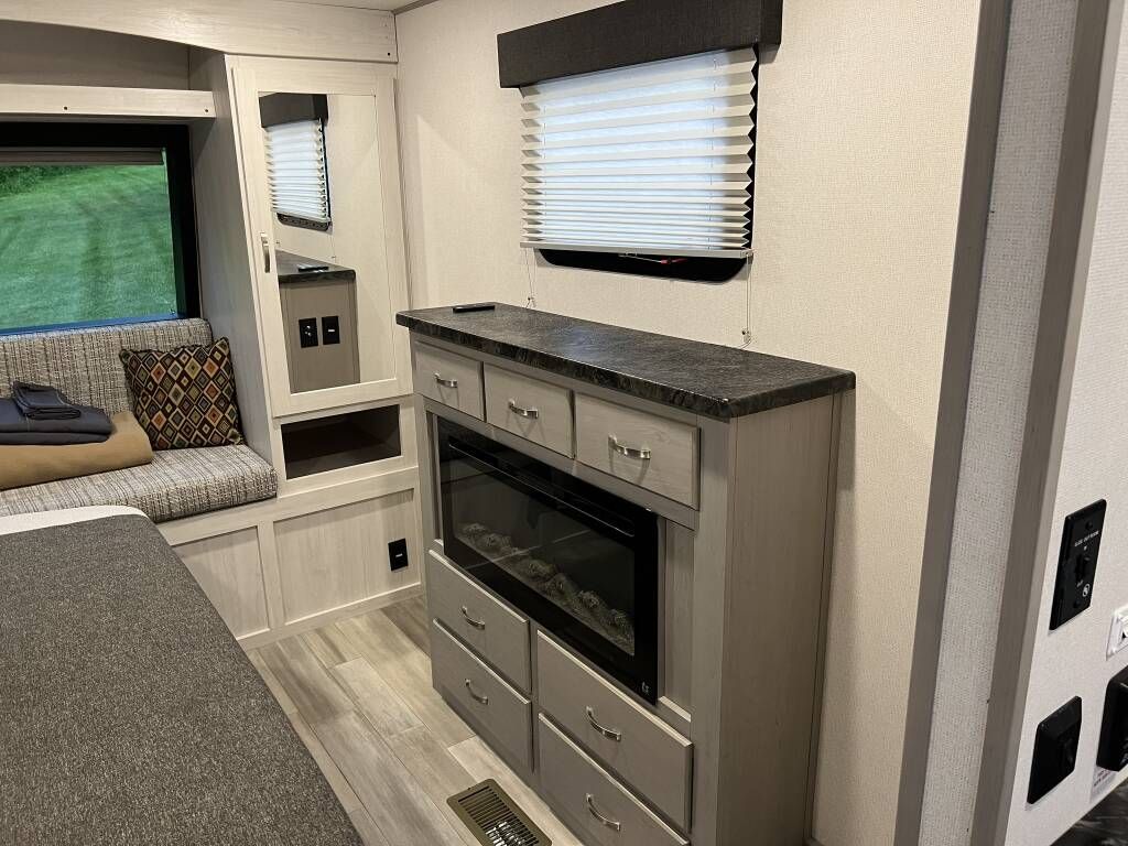 2022 Prime Time Lacrosse Luxury Lite 3411RK - National Vehicle