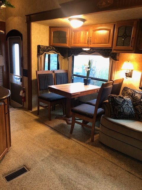 2011 Keystone Montana Hickory 3400RL - National Vehicle