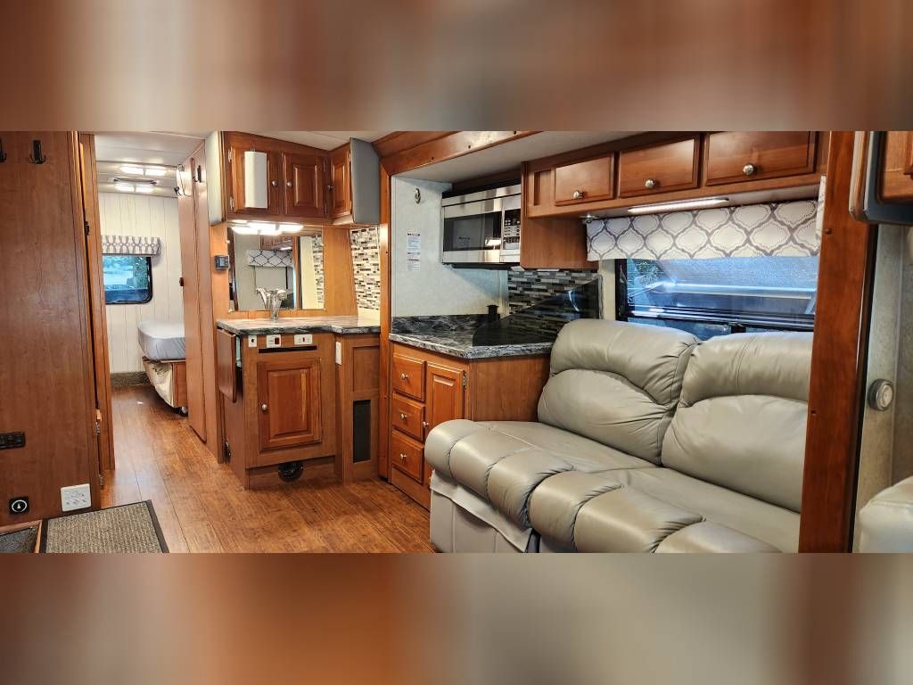 2019 Phoenix Cruiser Motorhome 2910T - National Vehicle