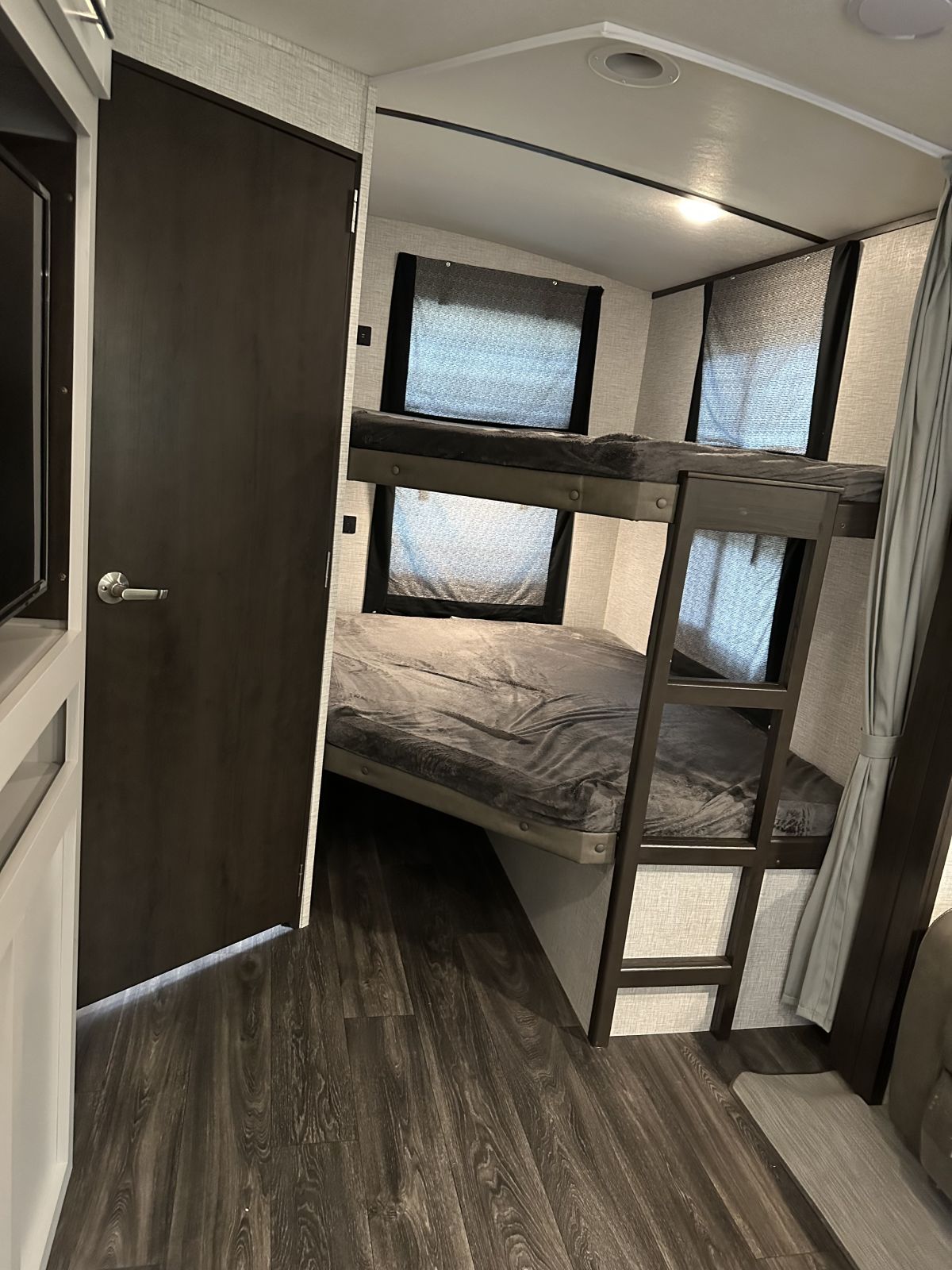 2021 Keystone Bullet Ultra Lite 290BHS - National Vehicle