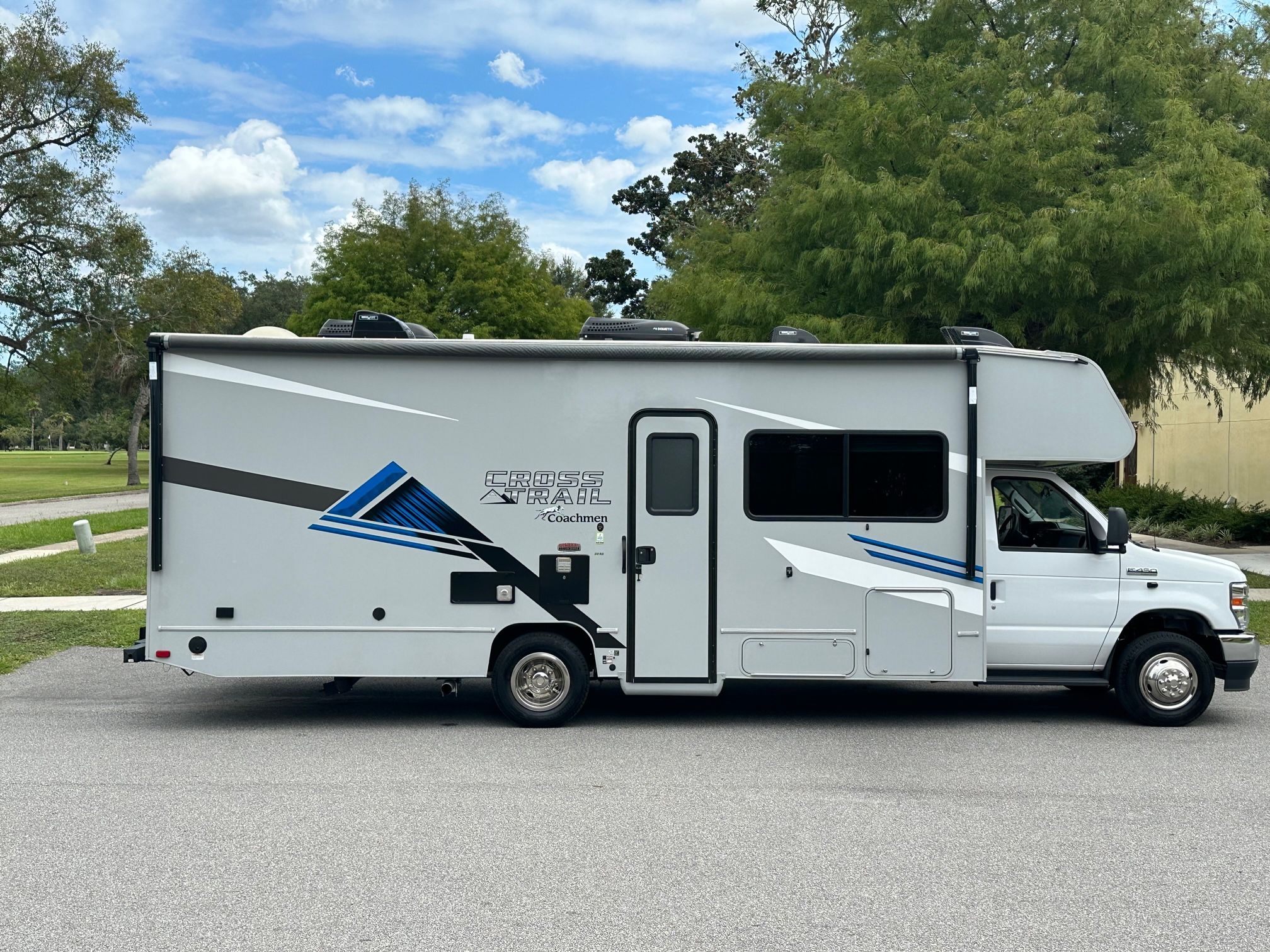 2022 Coachmen Cross Trail XL 26XG - National Vehicle