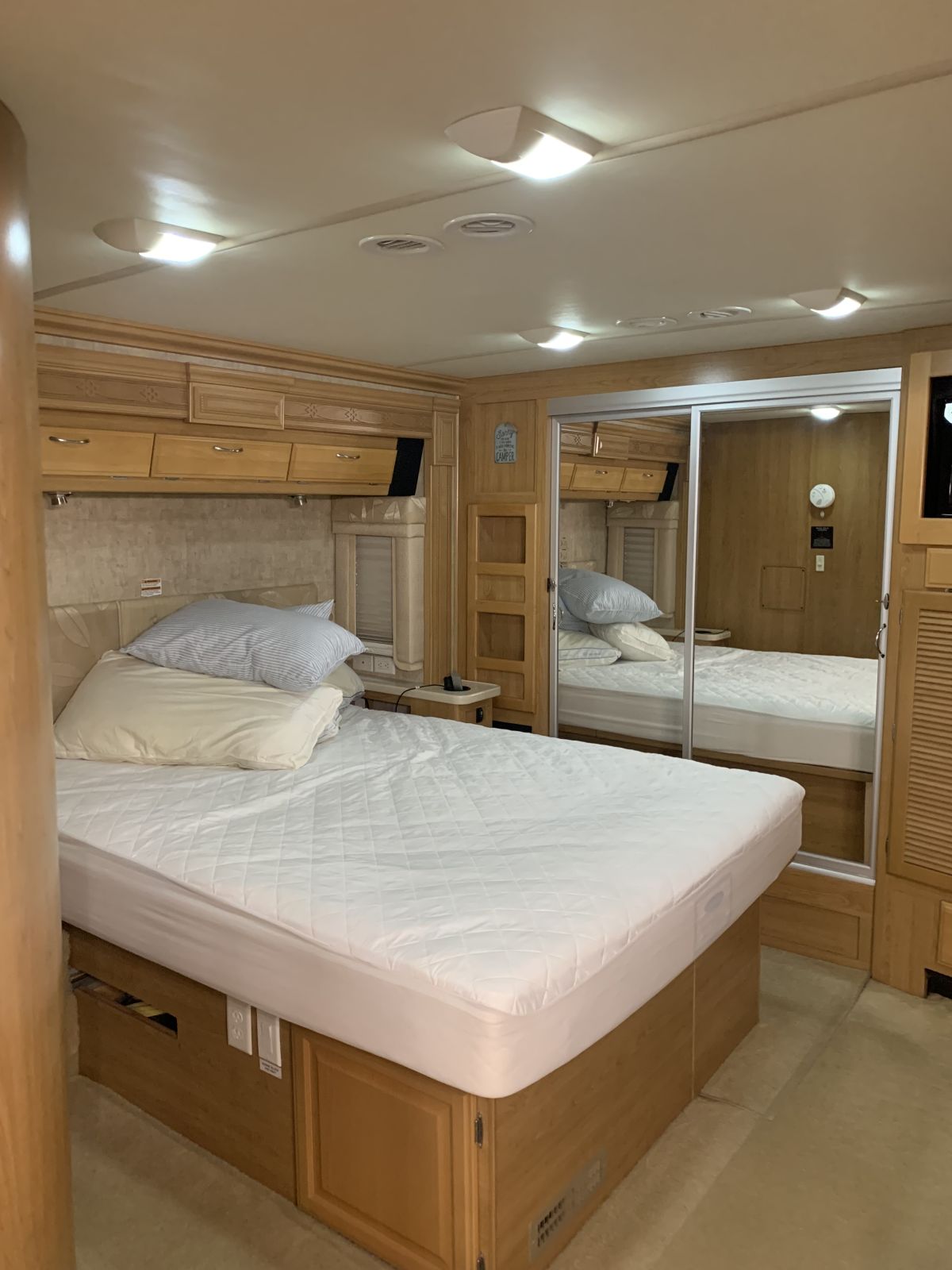 2007 Fleetwood Expedition 38V - National Vehicle