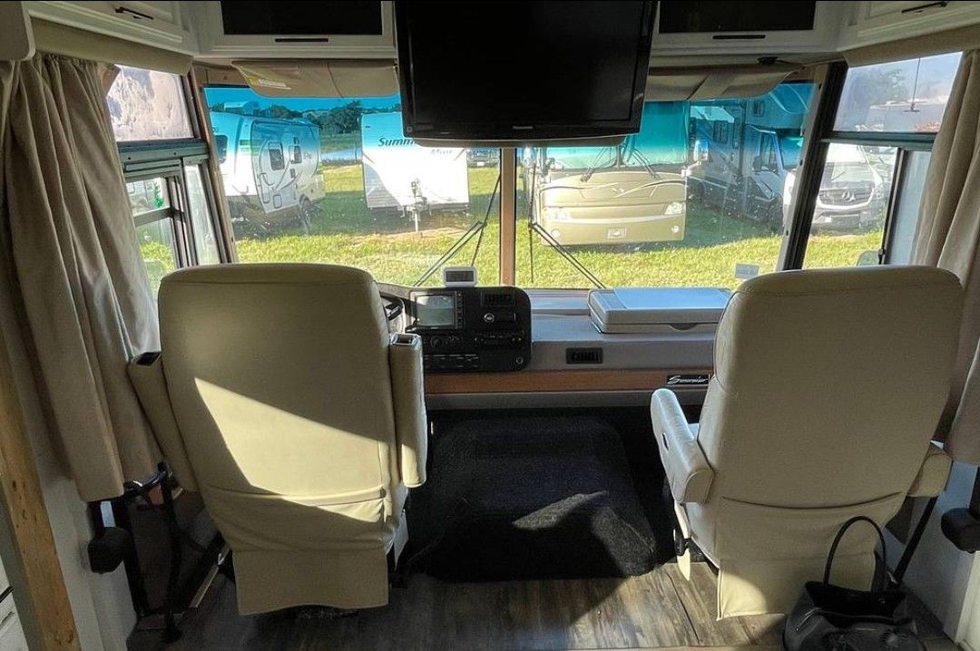 2000 Itasca Suncruiser 32V - National Vehicle