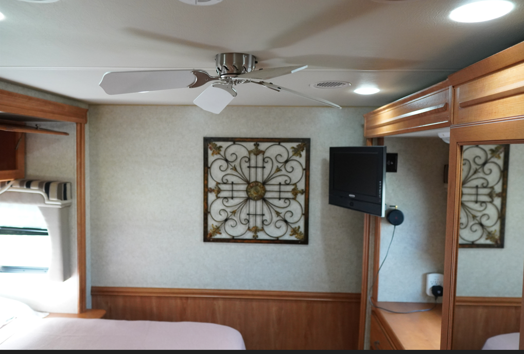 2011 Itasca Suncruiser 32H - National Vehicle