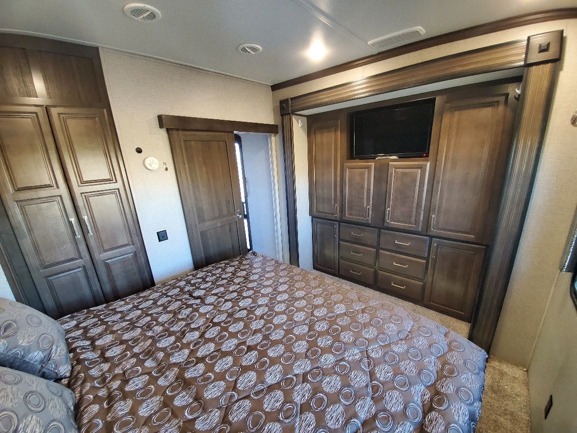 2019 Keystone Alpine 3800FK - National Vehicle