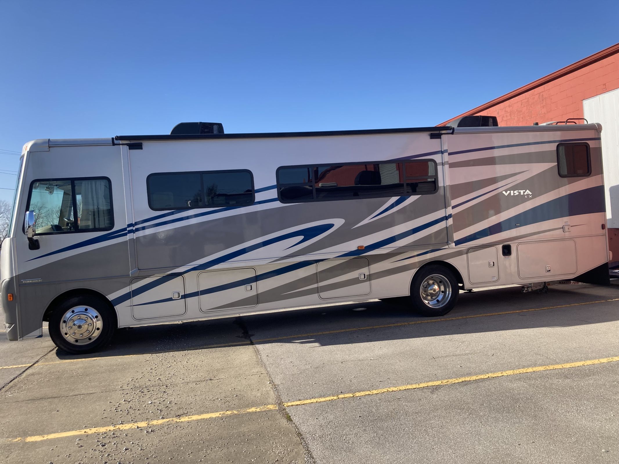 2016 Winnebago Vista LX 35F - National Vehicle