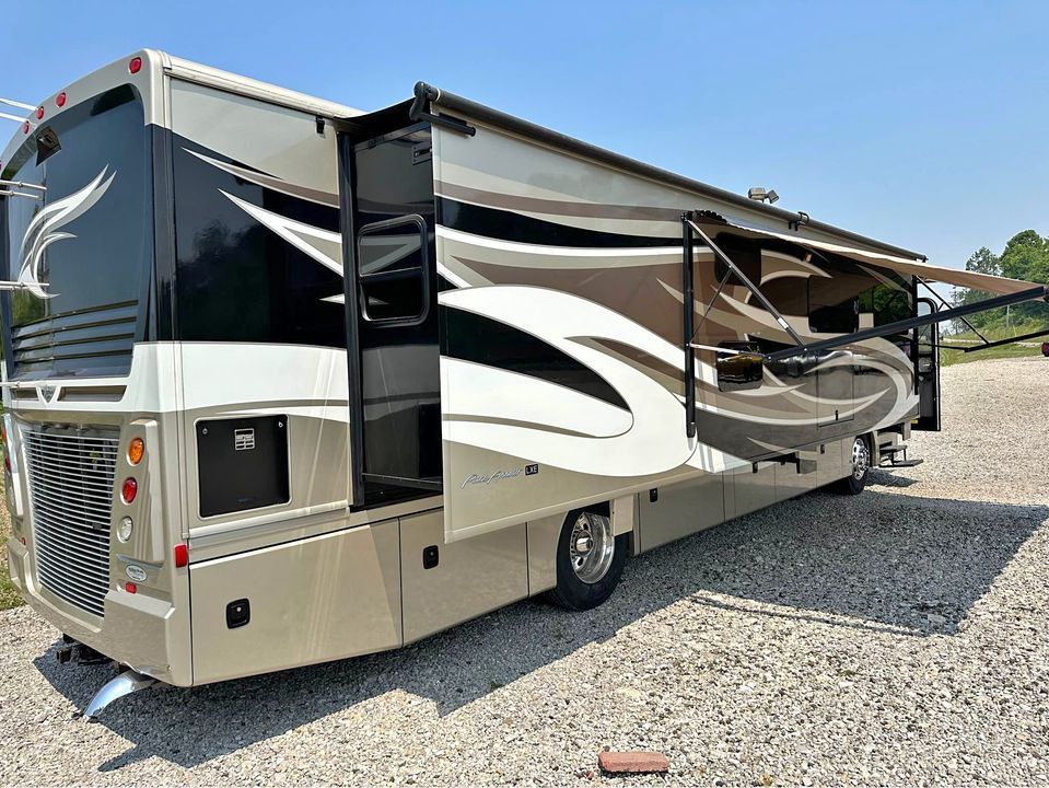 2016 Fleetwood Pace Arrow LXE 38B - National Vehicle