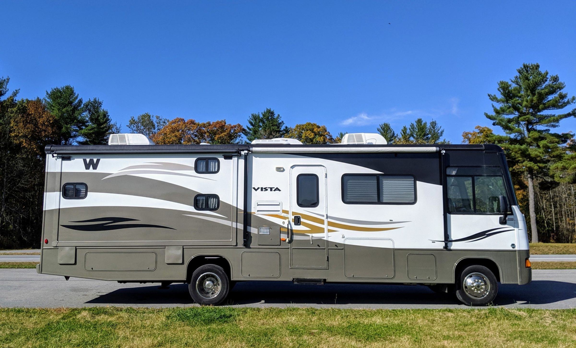 2010 Winnebago Vista 32K - National Vehicle
