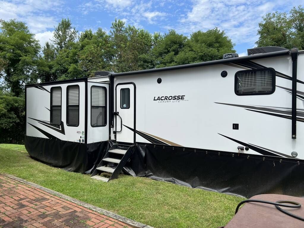 2022 Prime Time Lacrosse Luxury Lite 3411RK - National Vehicle