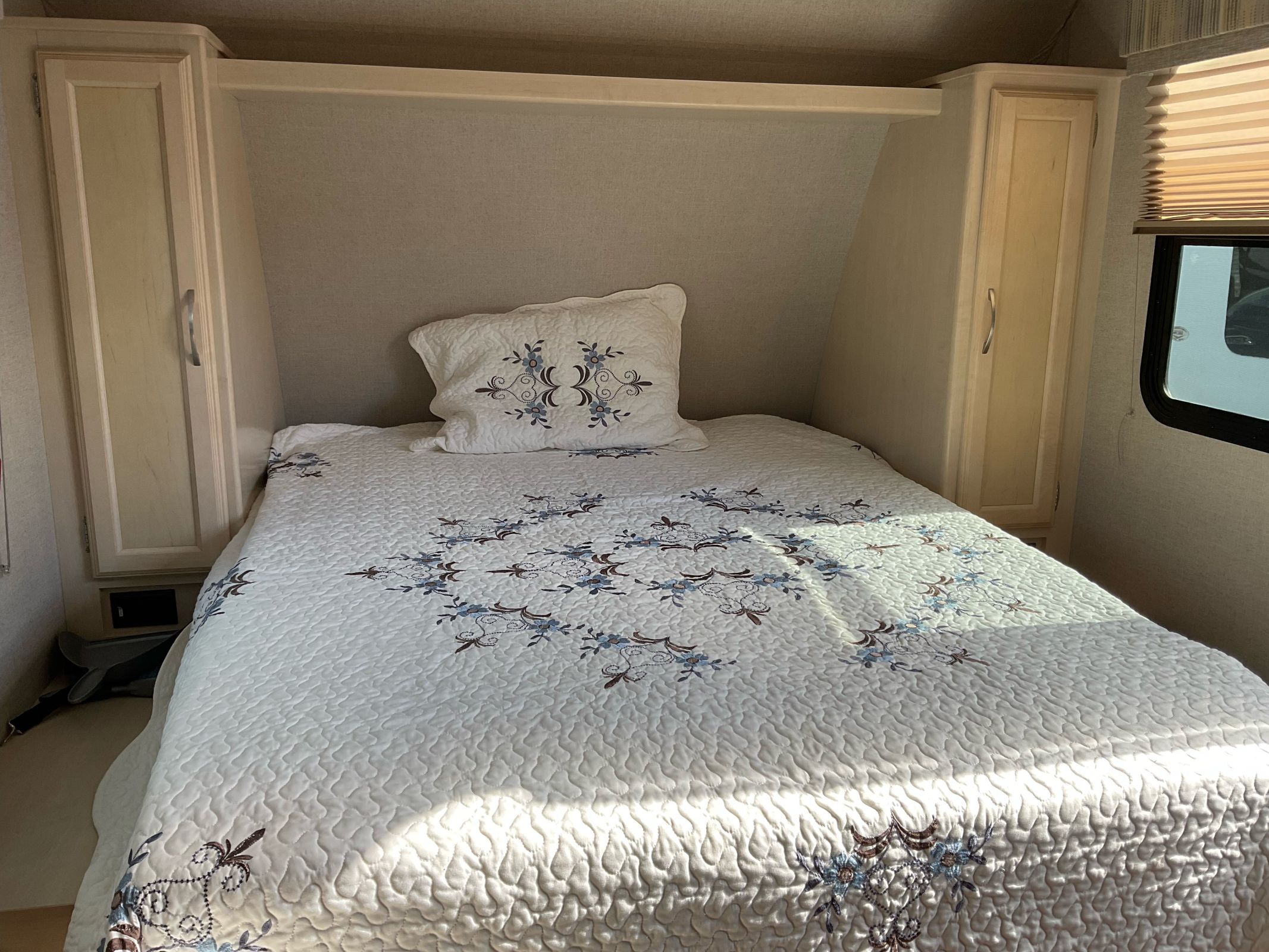 2018 Winnebago Micro Minnie 2106DS - National Vehicle