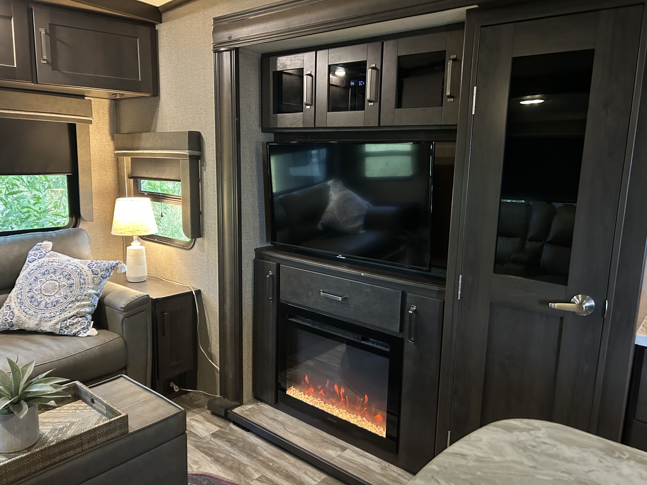 2021 Grand Design Reflection 295RL - National Vehicle