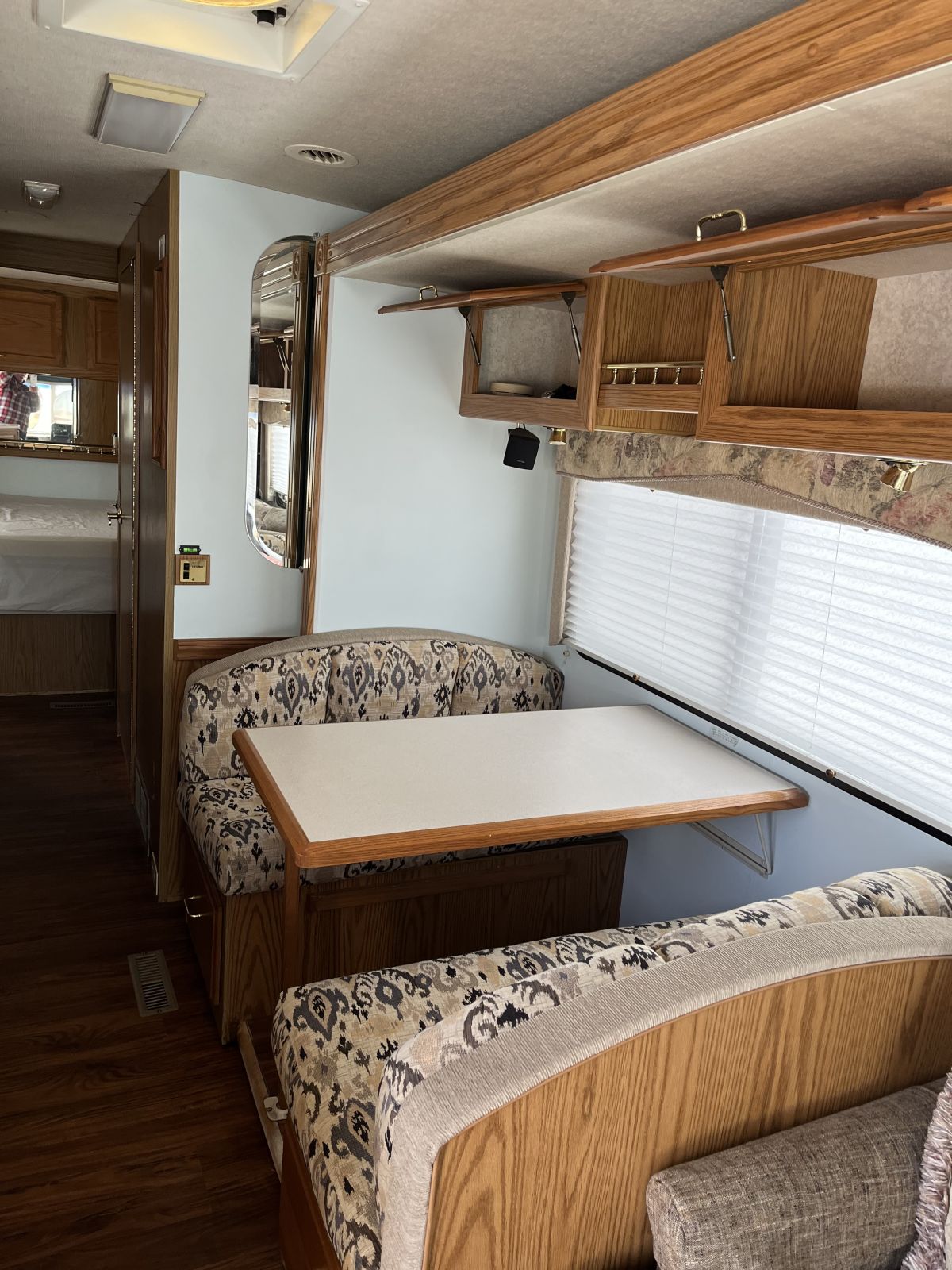 2000 Winnebago Adventurer 32V - National Vehicle