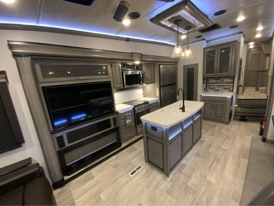 2021 Keystone Montana 3120RL - National Vehicle