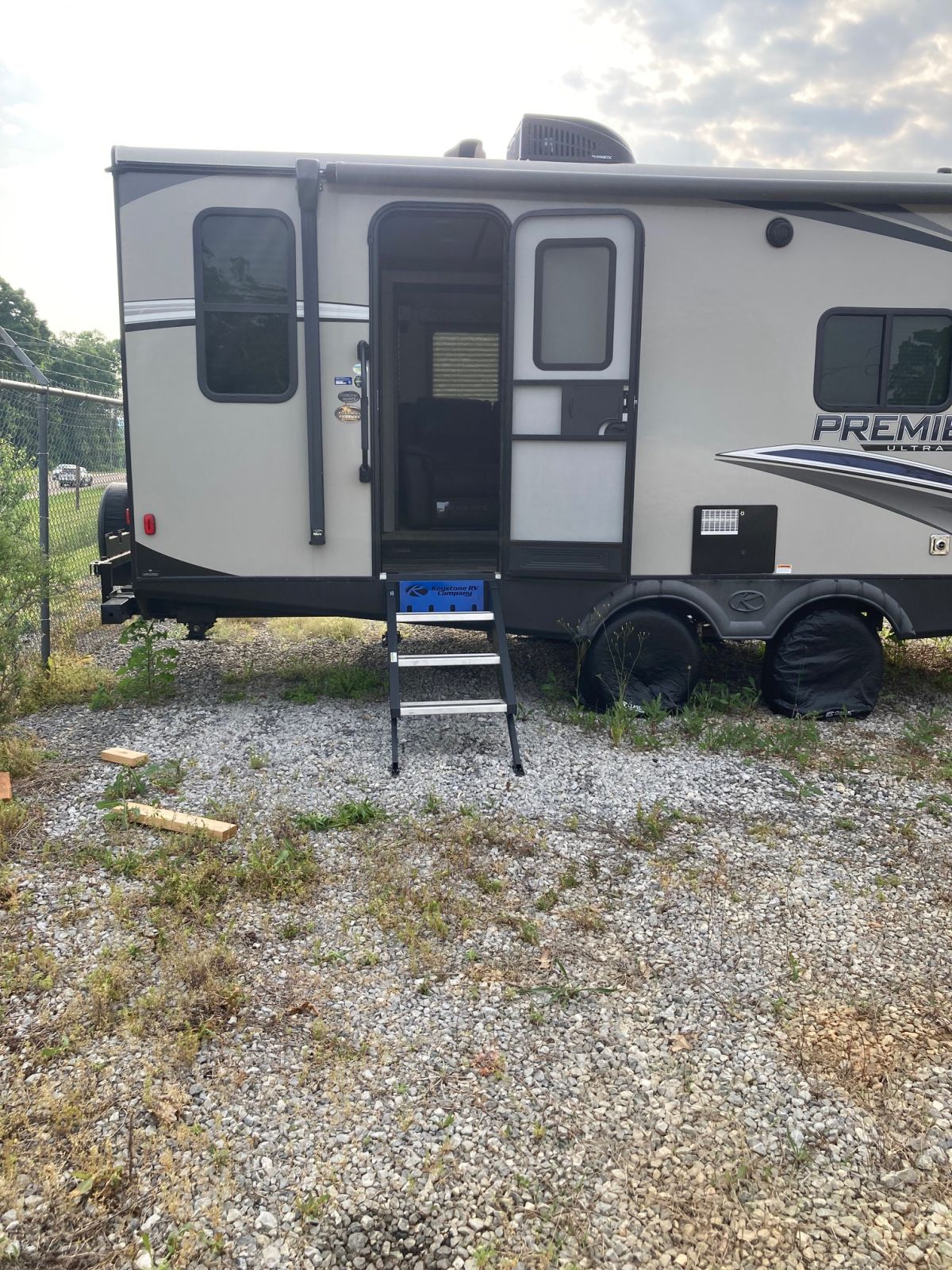 2019 Keystone Bullet Premier Ultra 26UDPR - National Vehicle