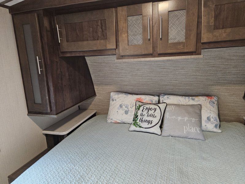 2019 Cruiser RV Radiance Ultra Lite 25RK - National Vehicle