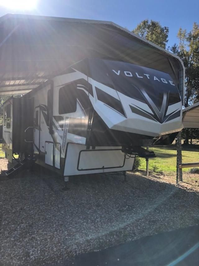 2020 Dutchmen Voltage Toy Hauler 3615 - National Vehicle