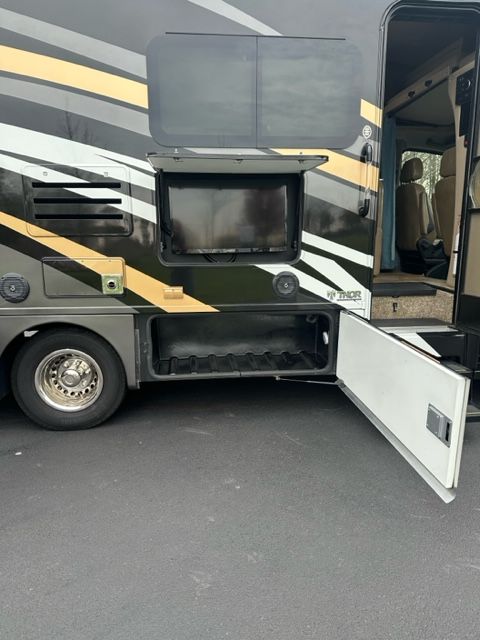 2018 Thor Motor Coach Siesta 24SJ - National Vehicle