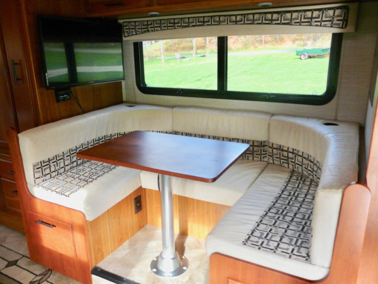 2017 Jayco Melbourne 24L - National Vehicle