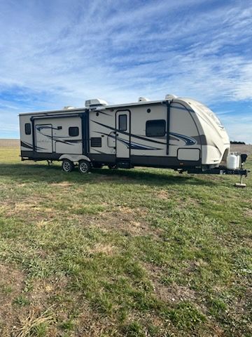 2015 Crossroads Sunset Trail Reserve 32RL - National Vehicle