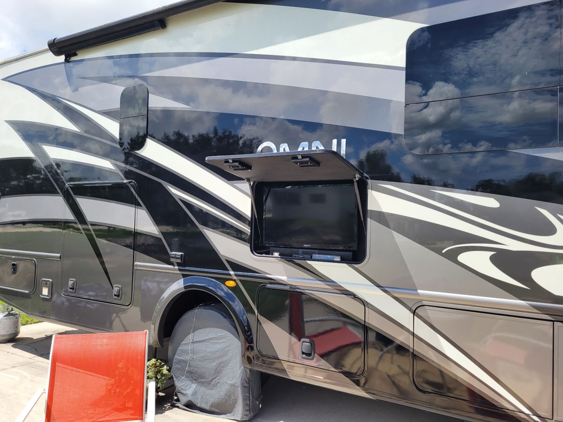 2021 Thor Motor Coach Omni SV34 - National Vehicle