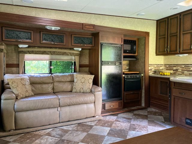 2015 Crossroads Rezerve 28RL - National Vehicle