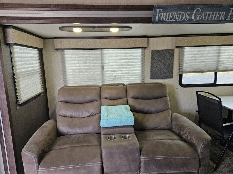 2019 Cruiser RV Radiance Ultra Lite 25RK - National Vehicle