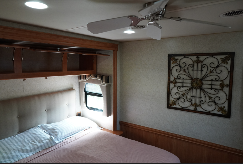 2011 Itasca Suncruiser 32H - National Vehicle