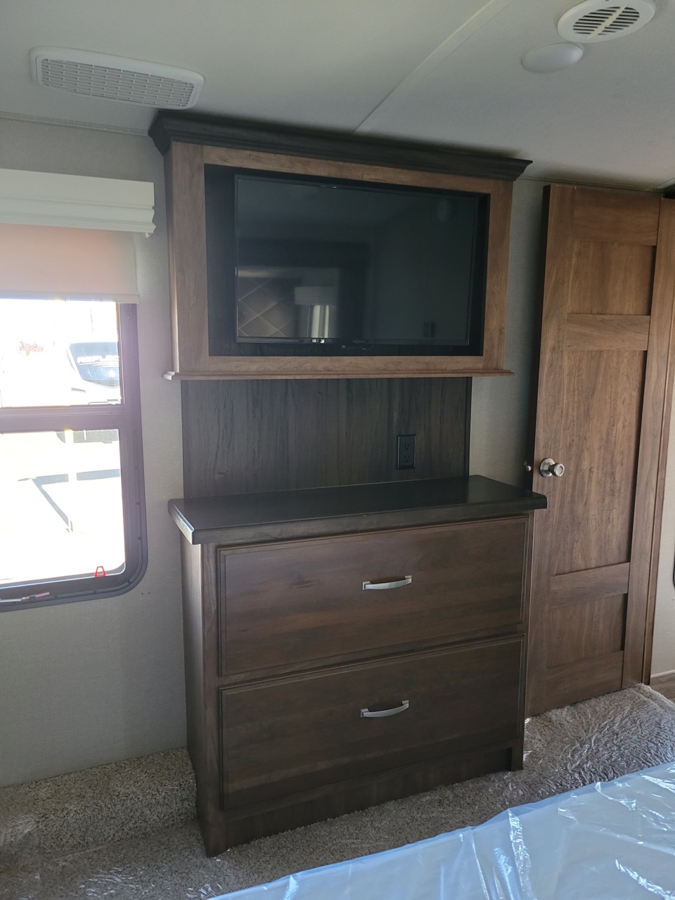 2017 Keystone Montana Legacy Edition 3661RL - National Vehicle