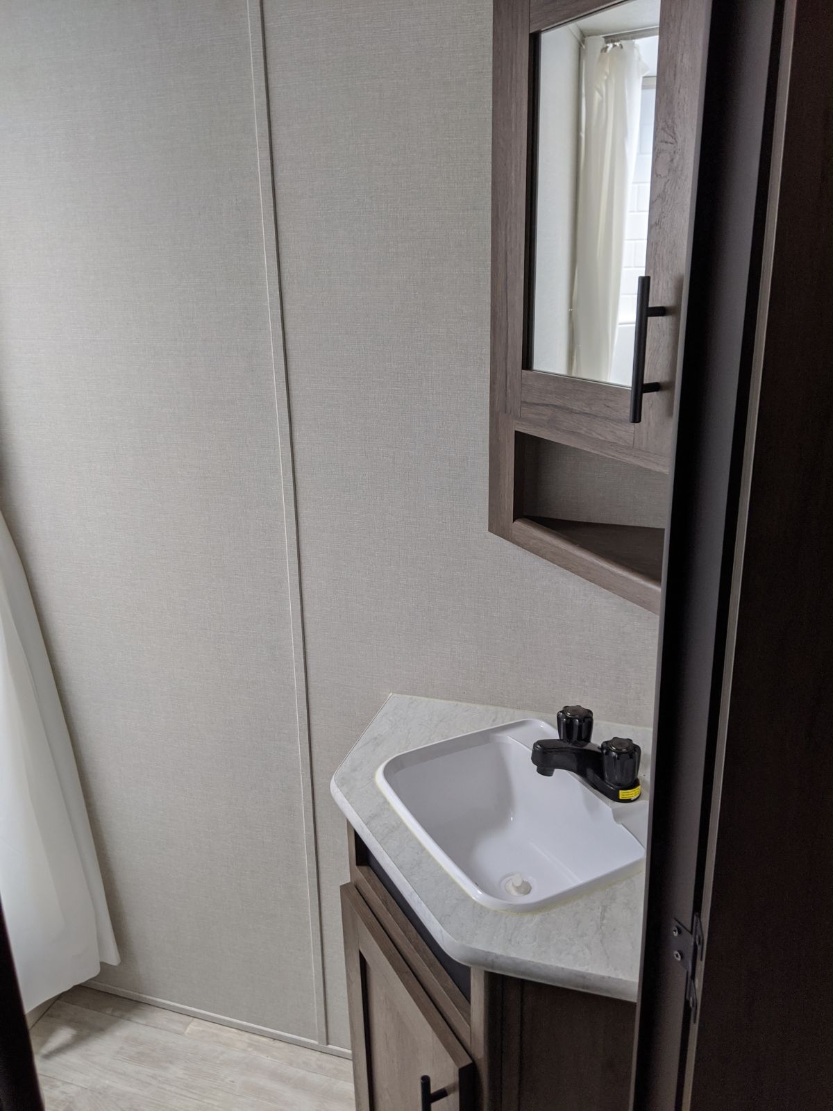 2020 Prime Time Avenger 27BHS - National Vehicle