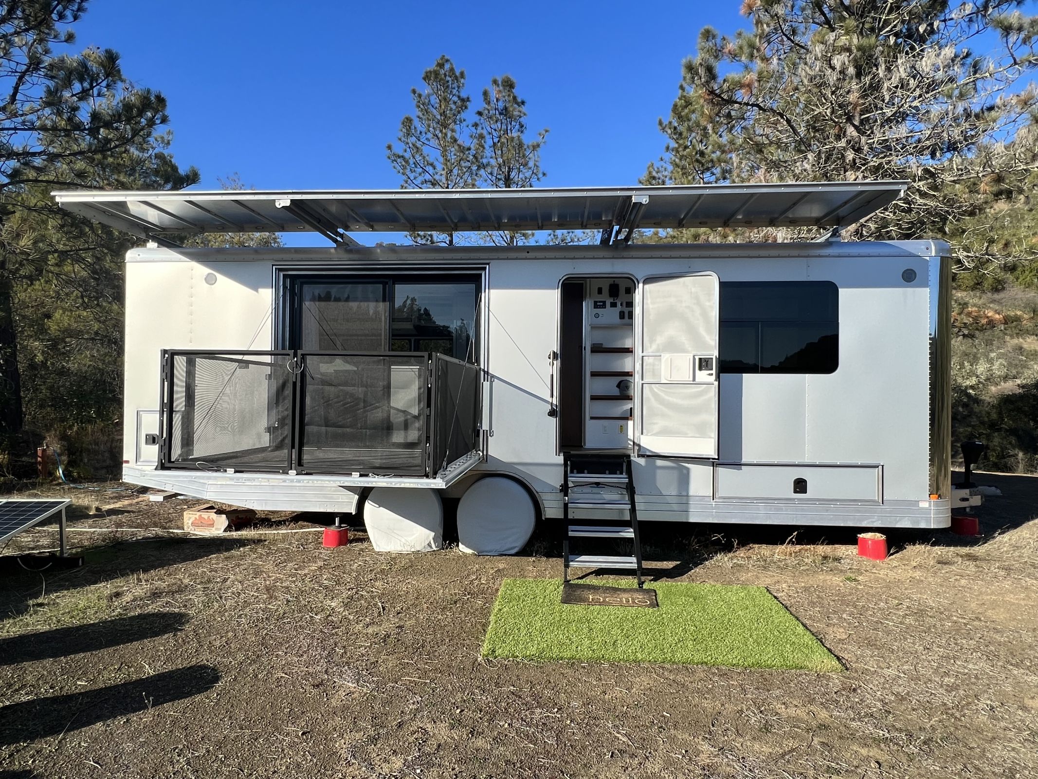 2021 Living Vehicle Max - National Vehicle