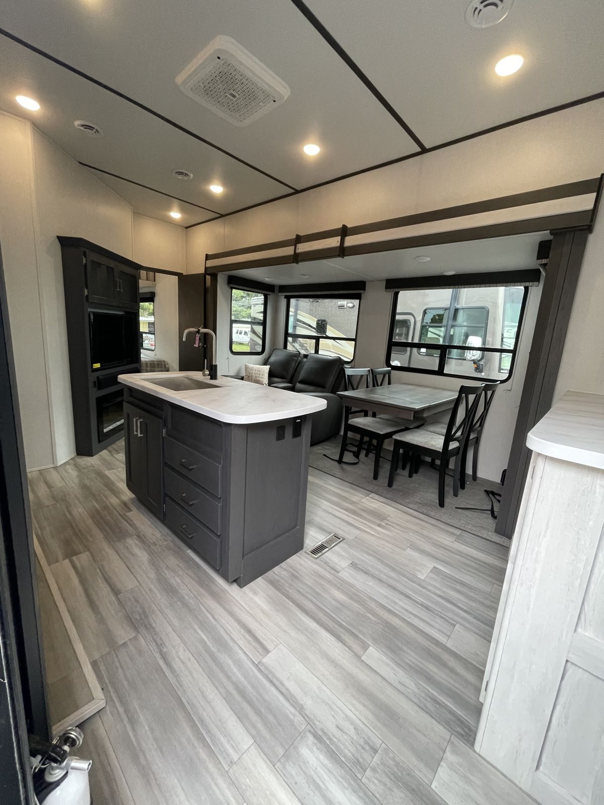 2022 Keystone Sprinter 35BH - National Vehicle