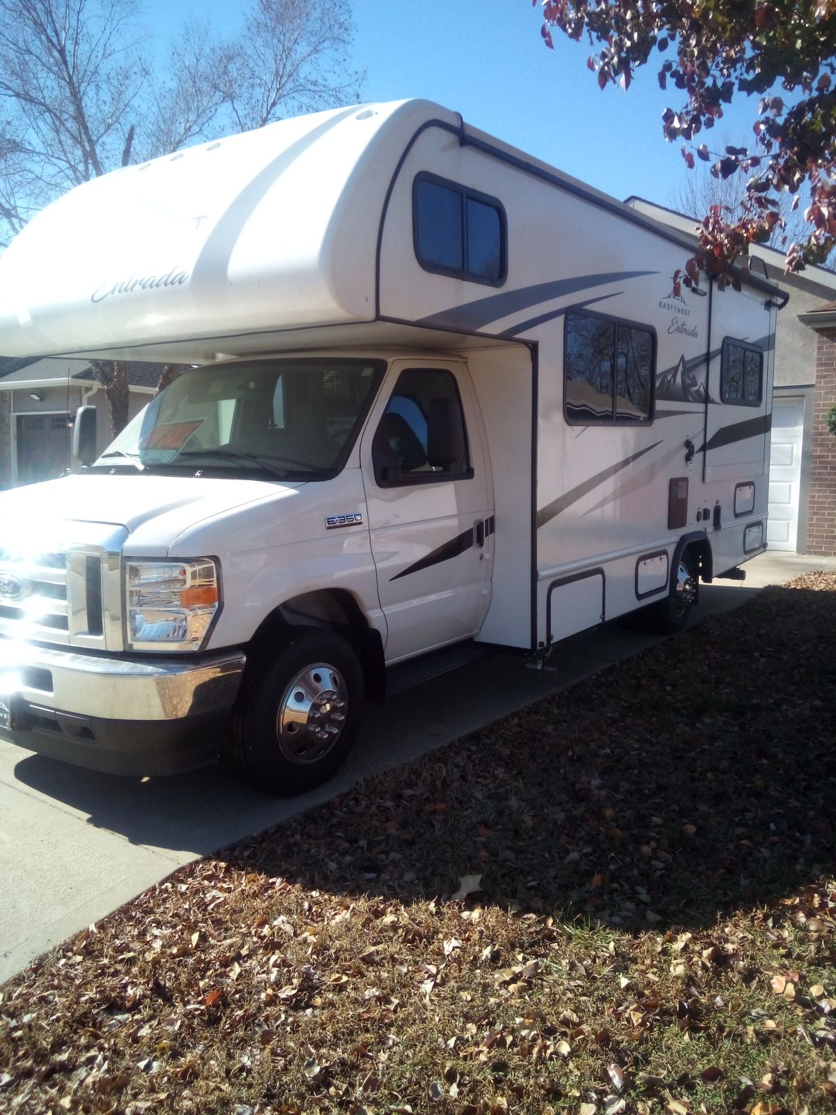 2022 East to West Entrada 2200S - National Vehicle