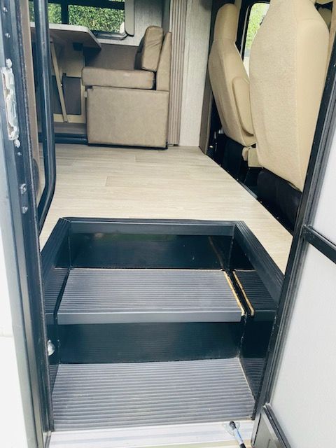 2022 Nexus Triumph 24T - National Vehicle