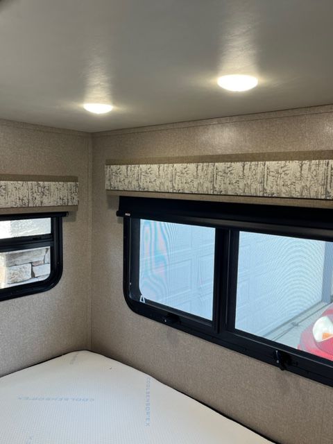 2021 Dynamax Isata 3 24FW - National Vehicle