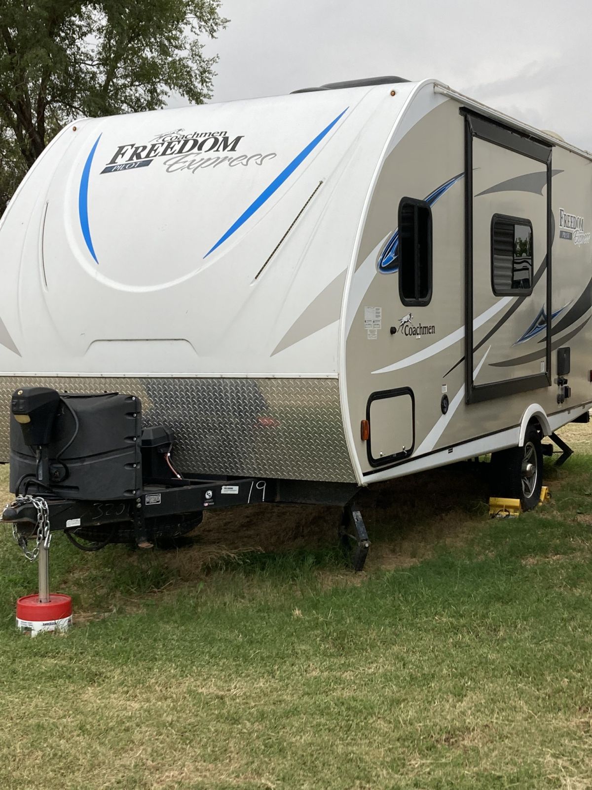 2018 Coachmen Freedom Express Pilot 19FBS - National Vehicle