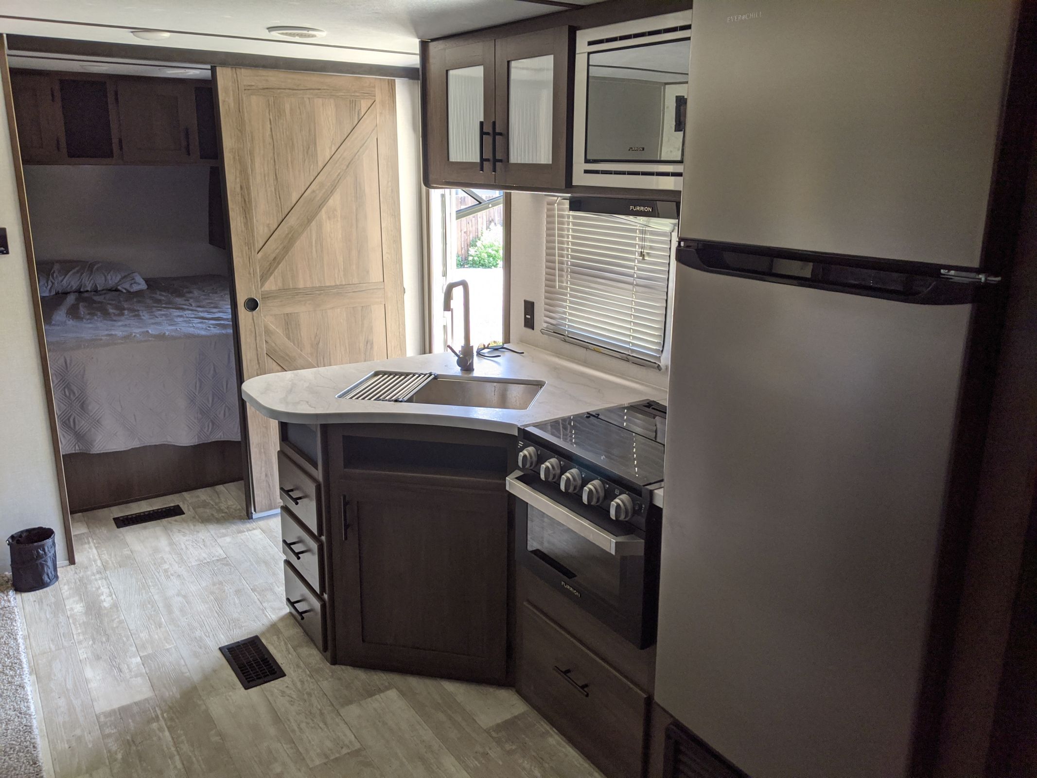 2020 Prime Time Avenger 27BHS - National Vehicle