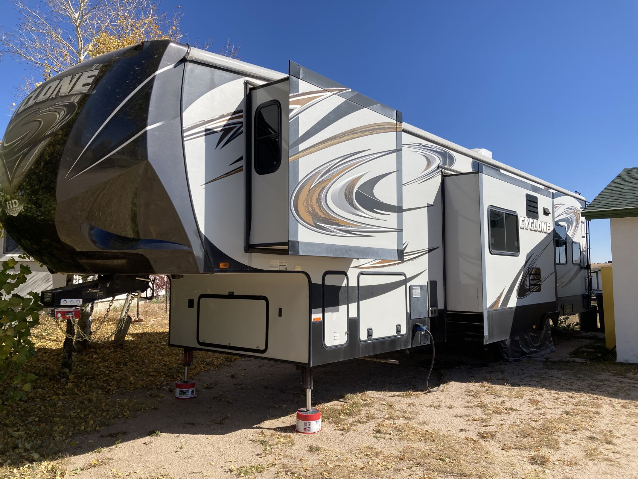 2013 Heartland Cyclone 3800 - National Vehicle