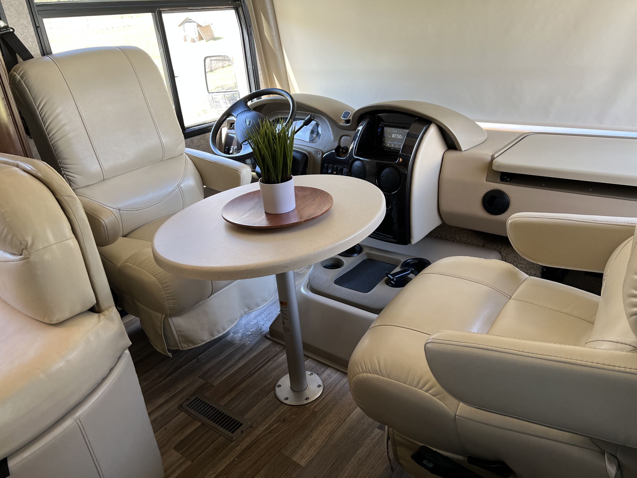 2017 Thor Motor Coach Miramar 37.1 - National Vehicle