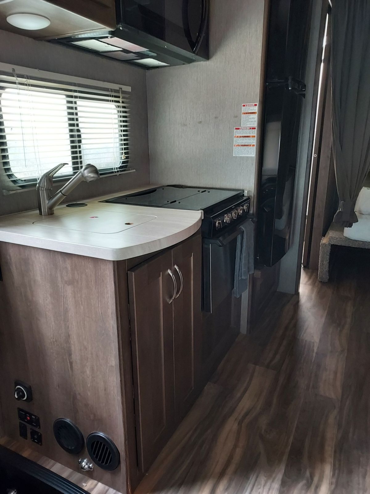 2021 Nexus Triumph 24T - National Vehicle