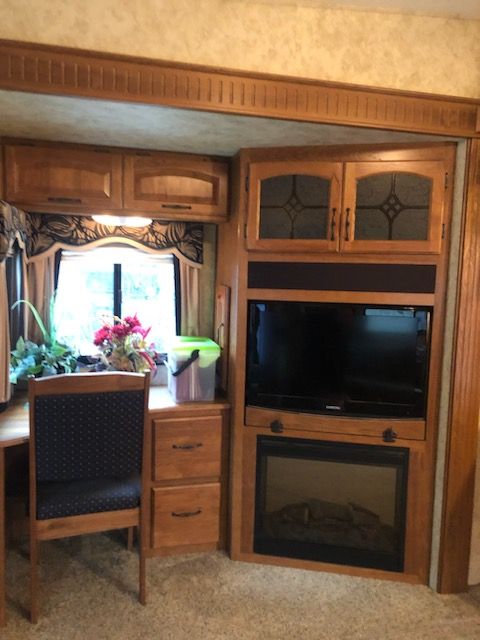 2011 Keystone Montana Hickory 3400RL - National Vehicle