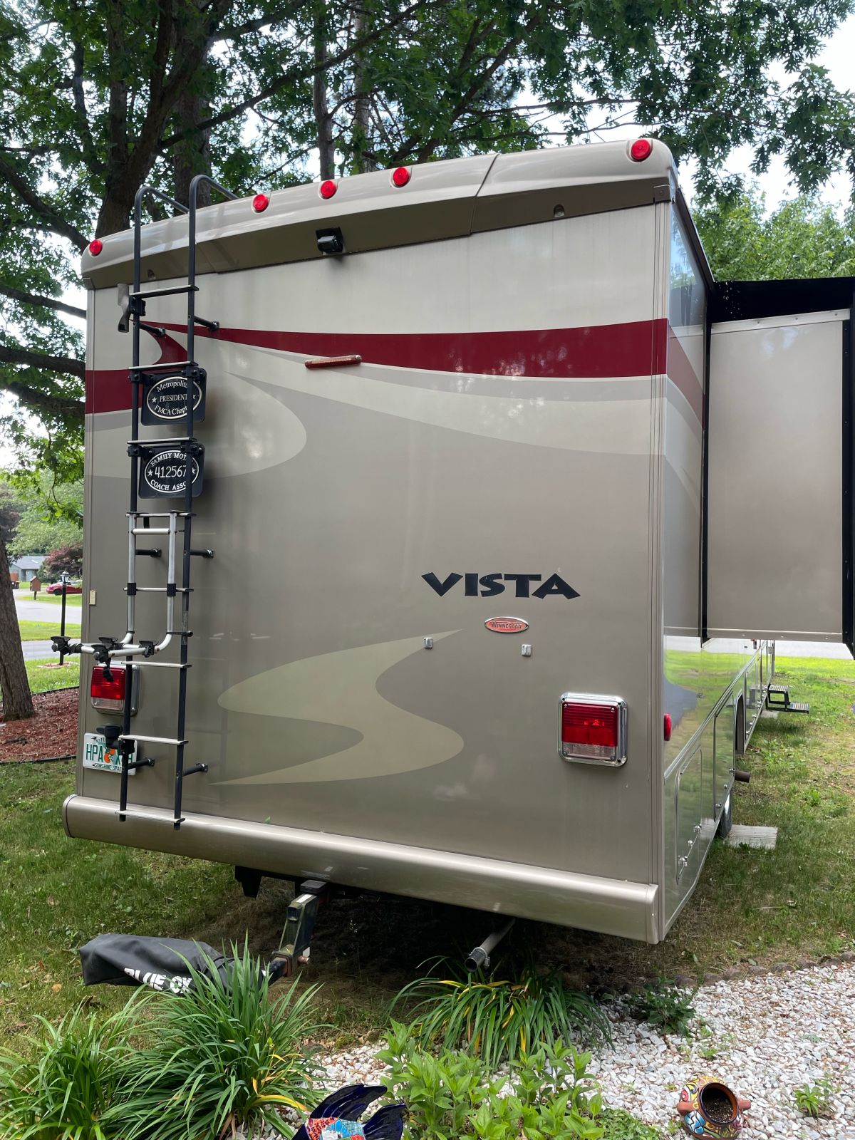 2011 Winnebago Vista 35F - National Vehicle