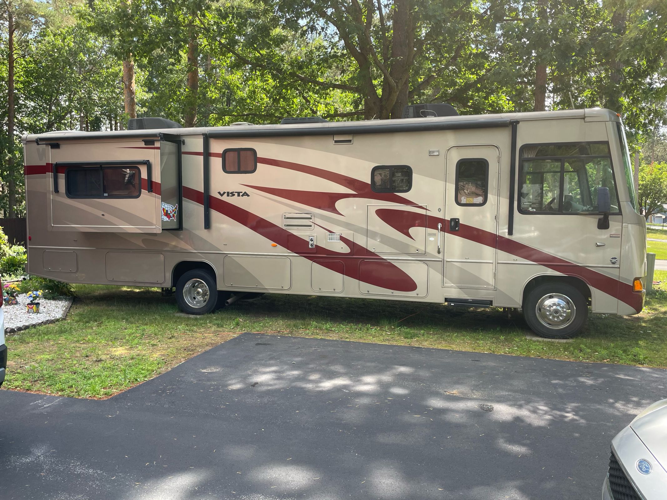 2011 Winnebago Vista 35F - National Vehicle