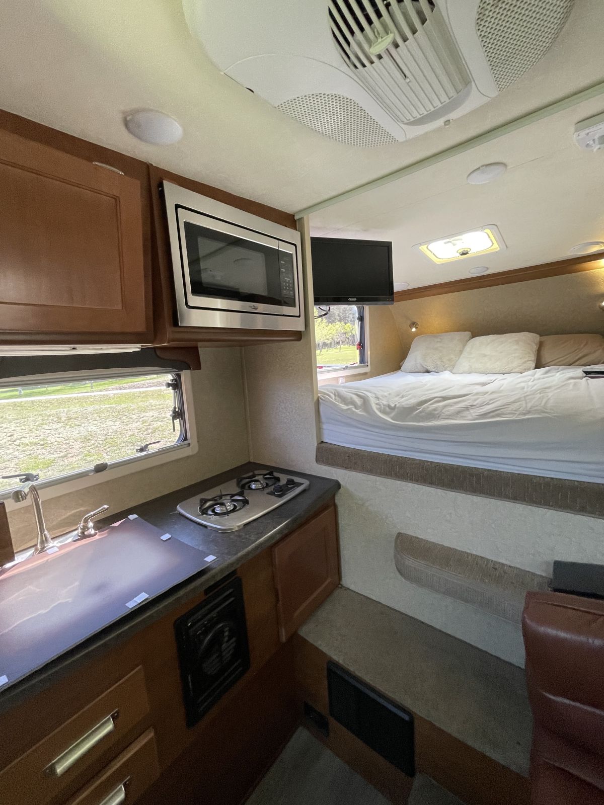 2019 Lance Truck Camper 650 - National Vehicle