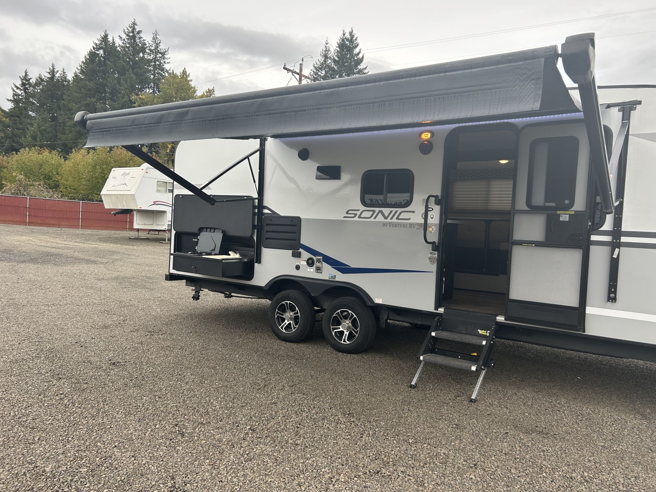 2019 Venture RV Sonic SN220VRB - National Vehicle