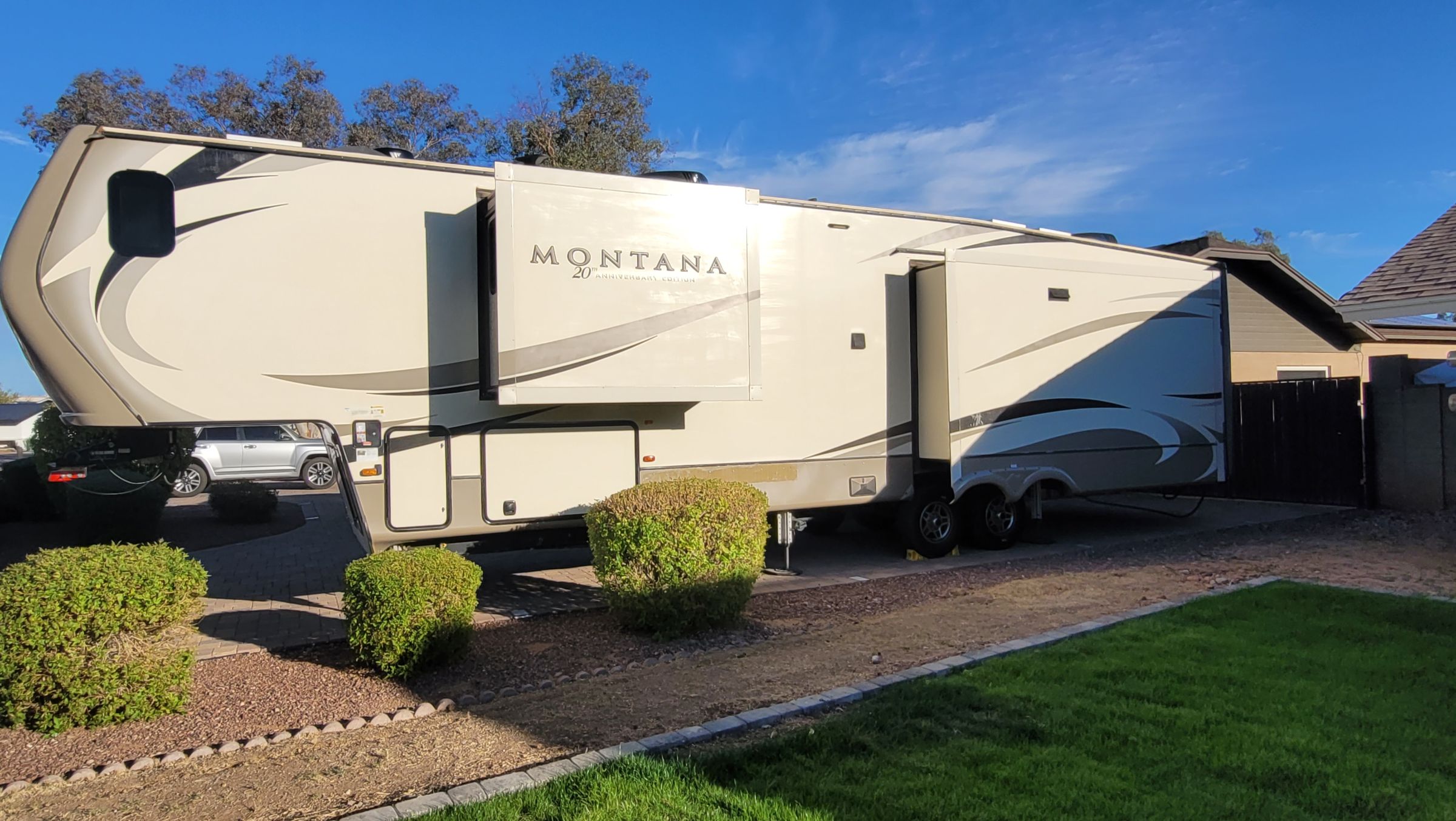 2019 Keystone Montana 20th Anniversary 3921FB - National Vehicle