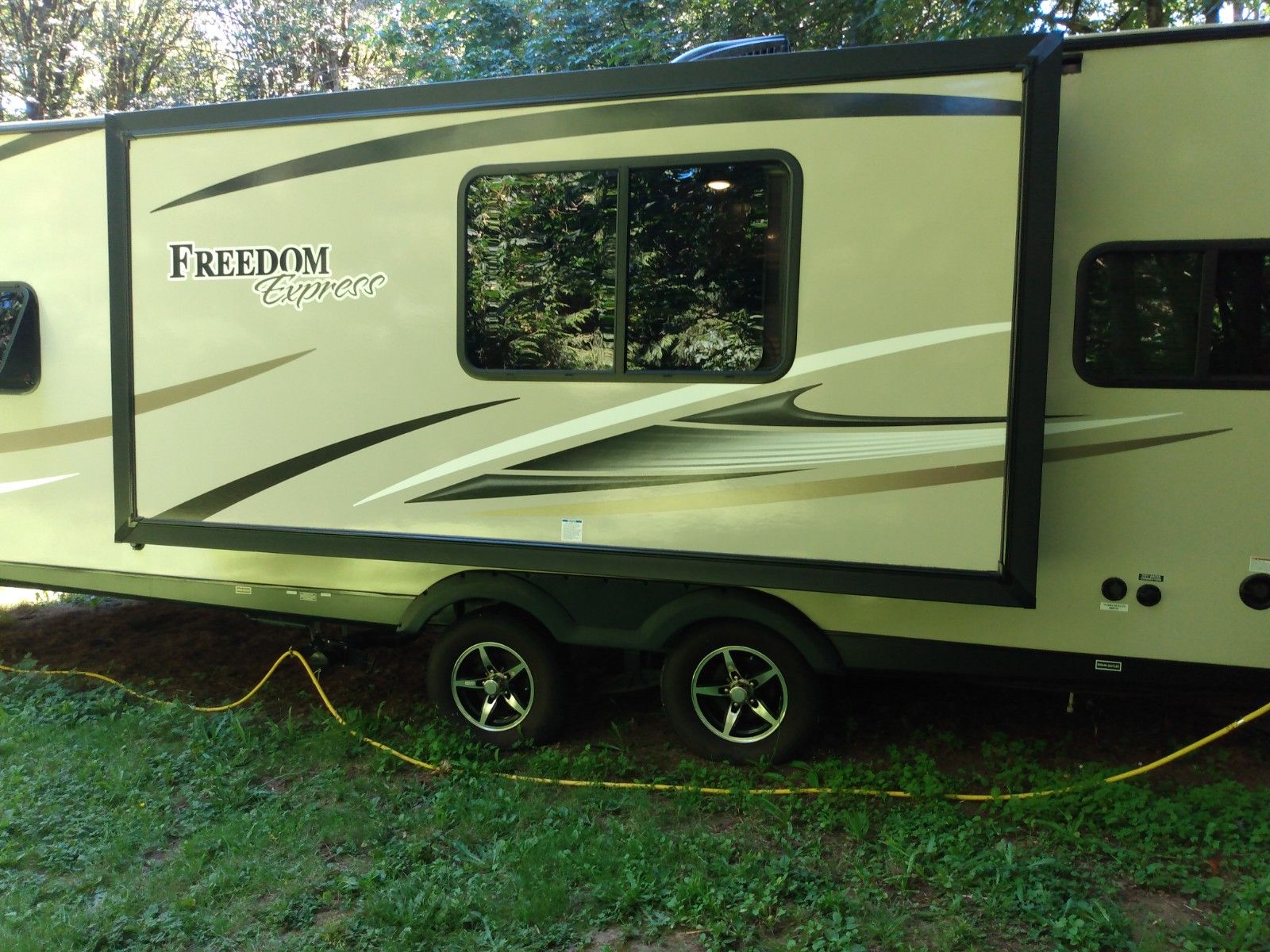 2017 Coachmen Freedom Express 246RKS - National Vehicle