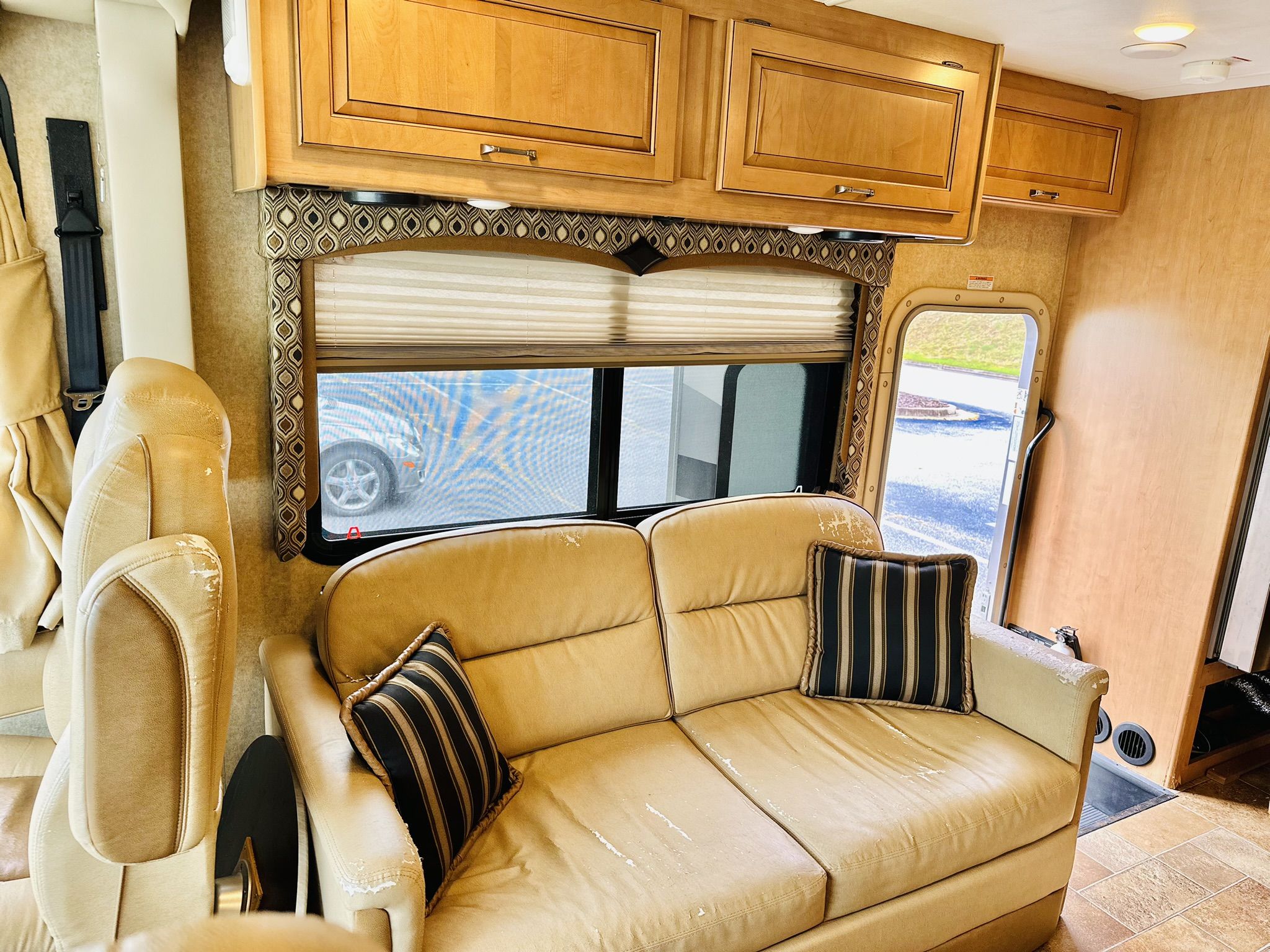 2016 Thor Motor Coach Hurricane 34J - National Vehicle